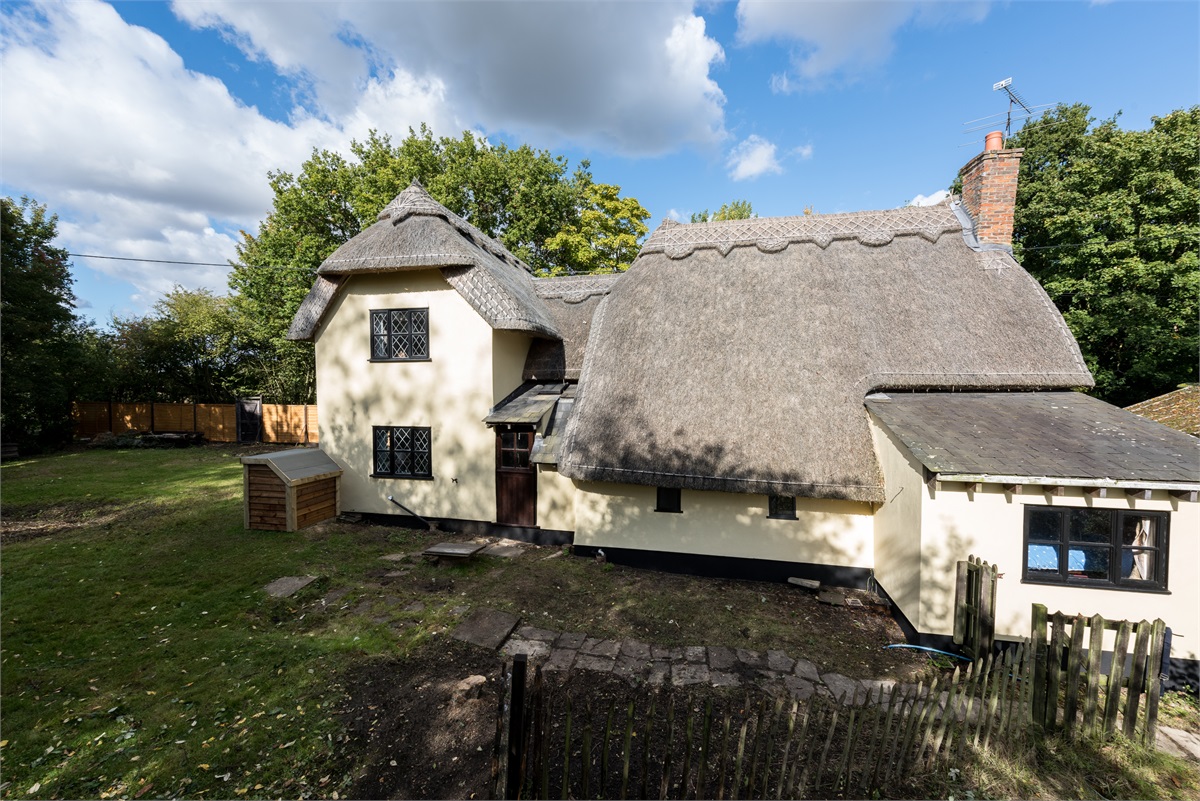 WALNUT TREE COTTAGE, COBBLERS GREEN, FELSTED