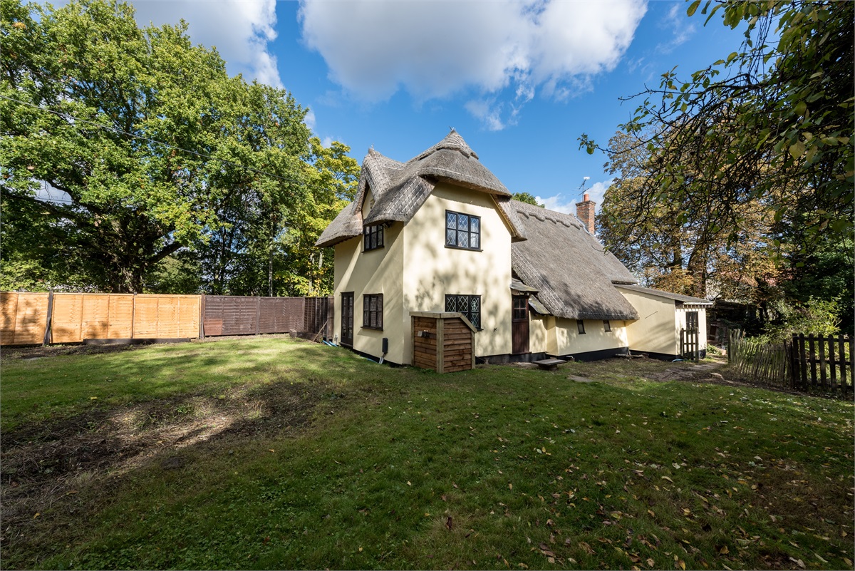 WALNUT TREE COTTAGE, COBBLERS GREEN, FELSTED