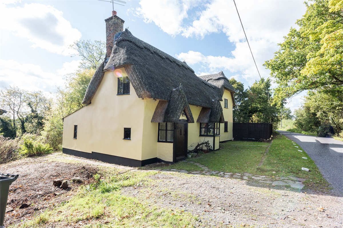 WALNUT TREE COTTAGE, COBBLERS GREEN, FELSTED
